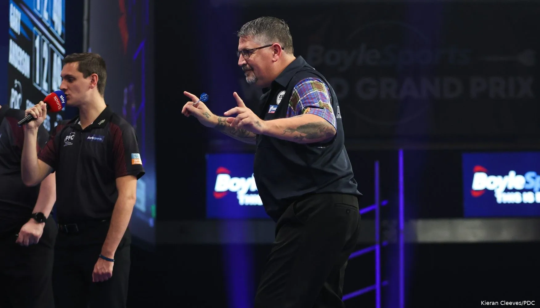Strong Gary Anderson to second round as Luke Woodhouse defeats former champion on European ...